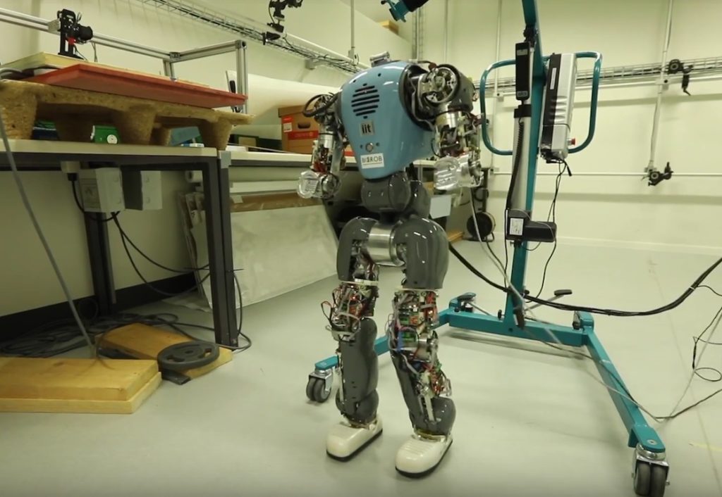 coman robot humanoide - AdopteUnRobot