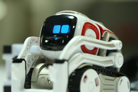 Robot professionnel Cruzr de Ubtech - AdopteUnRobot